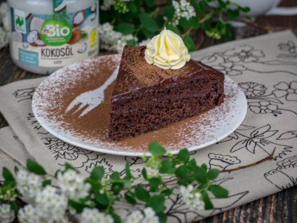 Posna Zaher torta s namazom od maline - Vitki Gurman